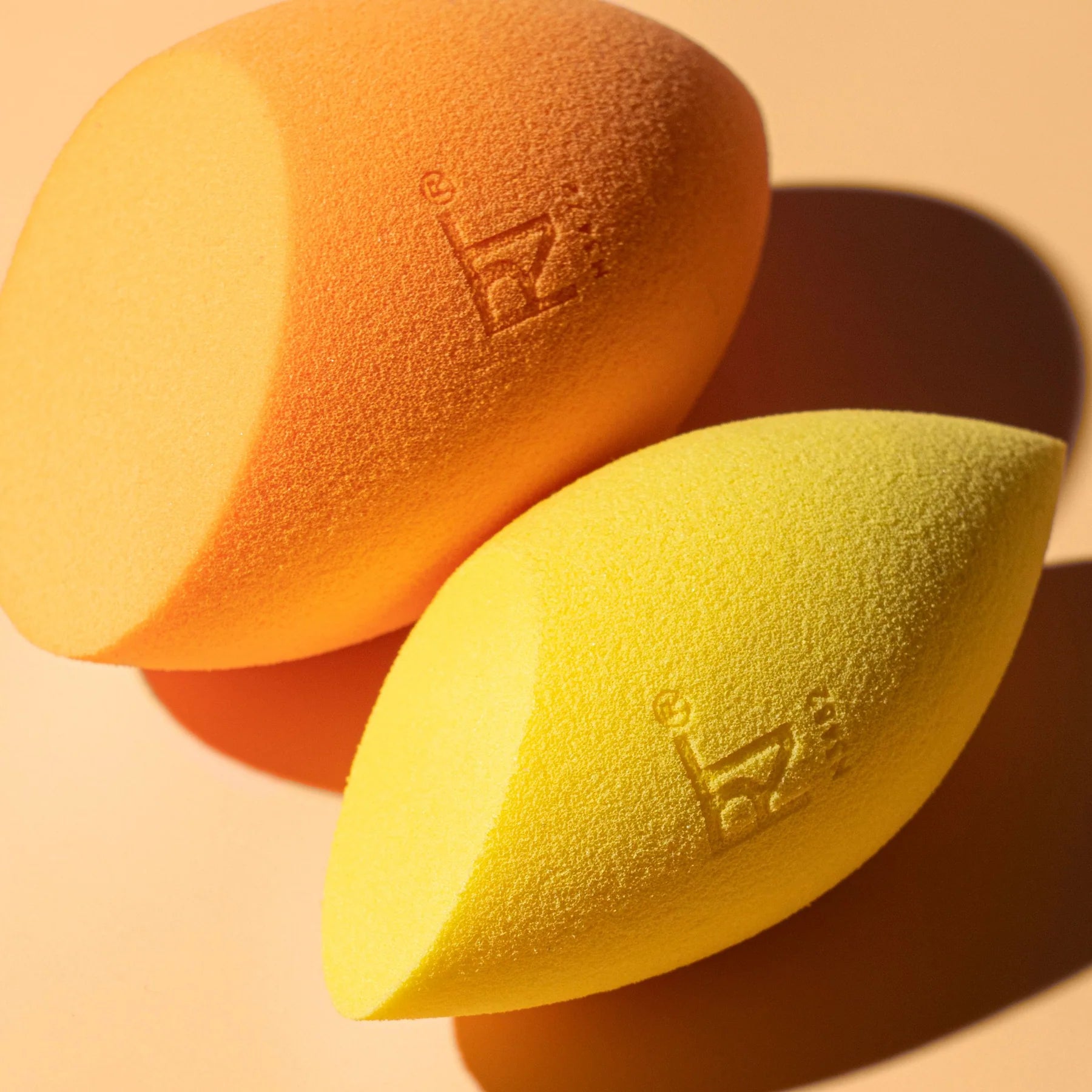 Real Techniques - Miracle Complexion Sponge + Concealer Sponge Duo – Livish
